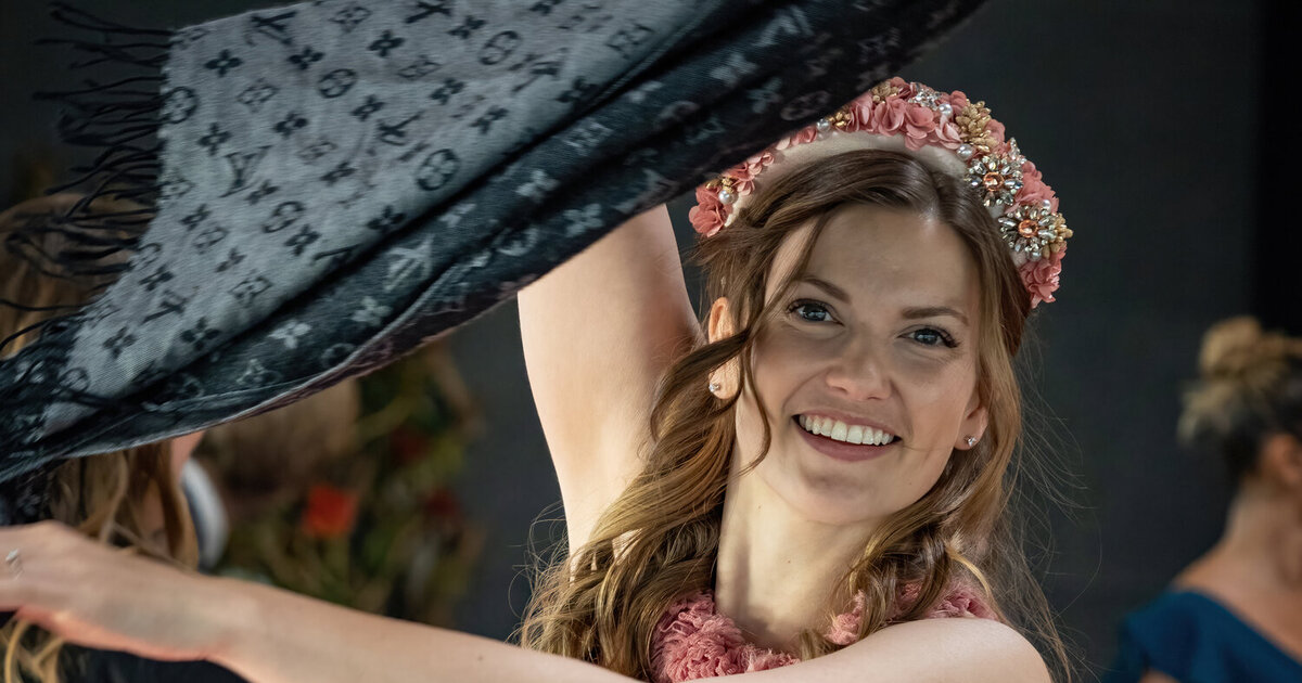 Fikk perm fra sykepleier-jobben for å spille i NRK-serie: – Heldigvis ...