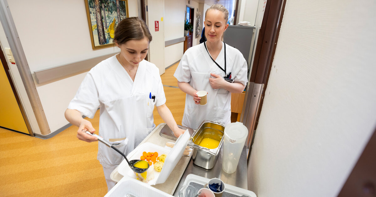 VIDEO: Avdelingsvert avlaster sykepleiere og helsefagarbeidere på medisinsk sengepost