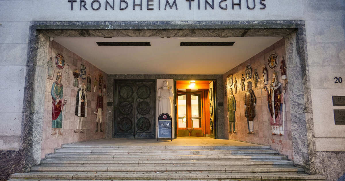 Tiltalt for å ha slått, lugget og tatt halsgrep på helsefagarbeider