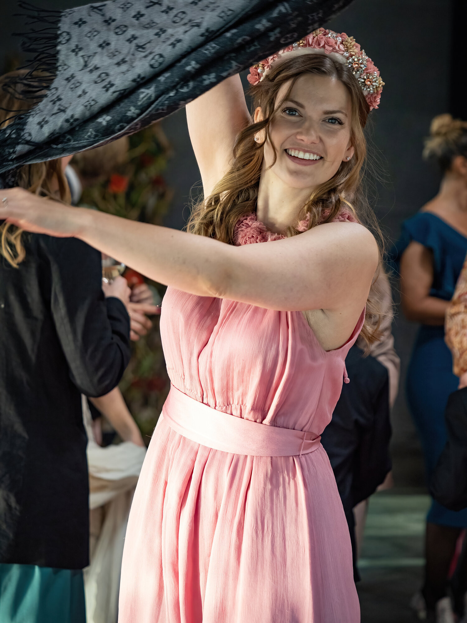 Fikk perm fra sykepleier-jobben for å spille i NRK-serie: – Heldigvis ...